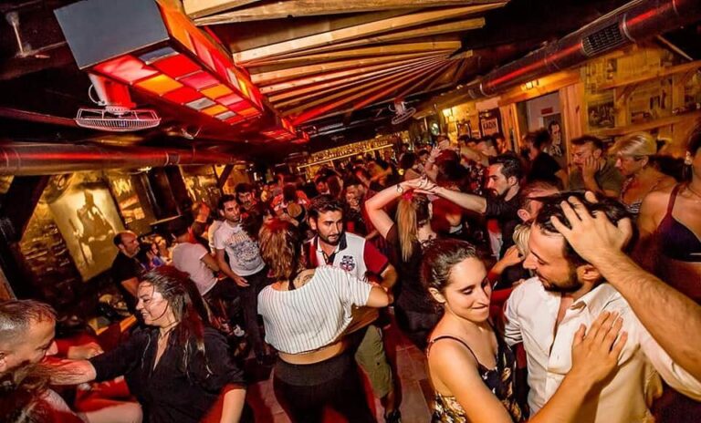 35 Meilleurs Bars à Istanbul pour Boire un Verre (2025)